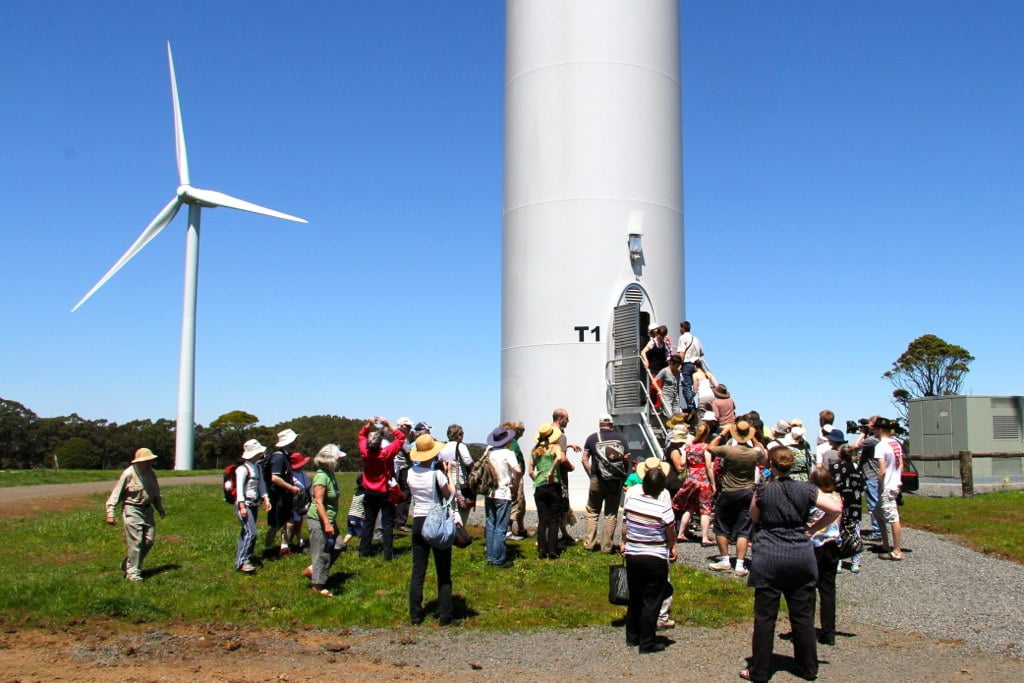 Victoria backs renewable energy community hubs with $900,000 investment ...