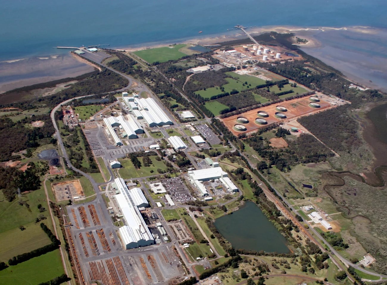 Victorian port operations powered entirely by clean energy certificates ...